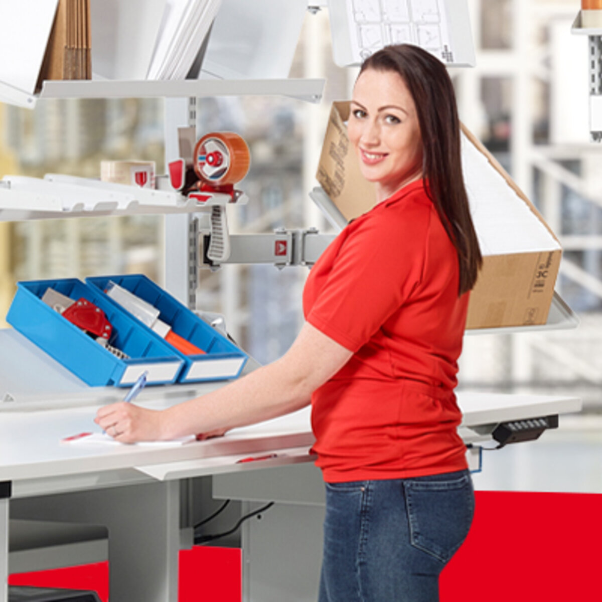 Improve your packing process with an ergonomic packing bench | Treston